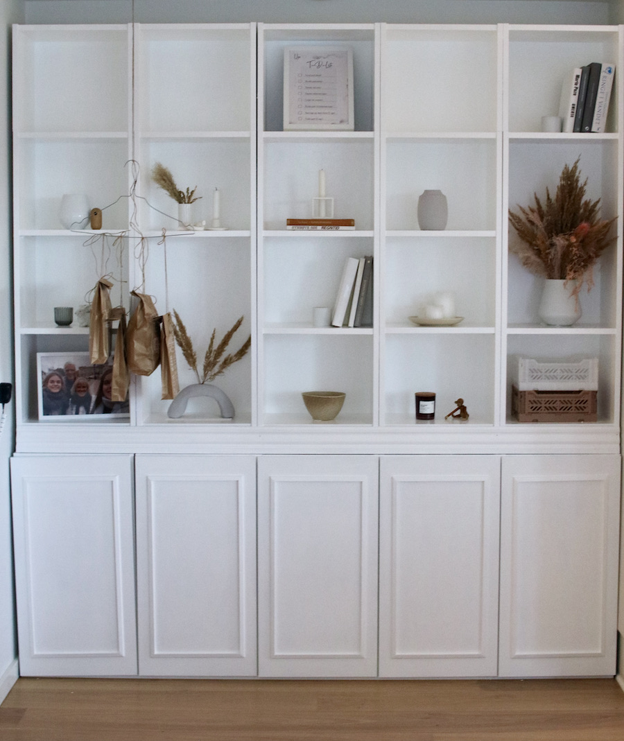 Indbygget reol IKEA: Det lette version af den indbyggede reol