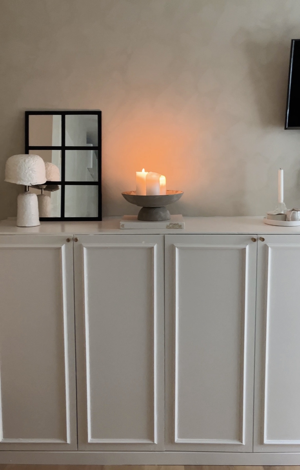 Indbygget reol IKEA: Det lette version af den indbyggede reol